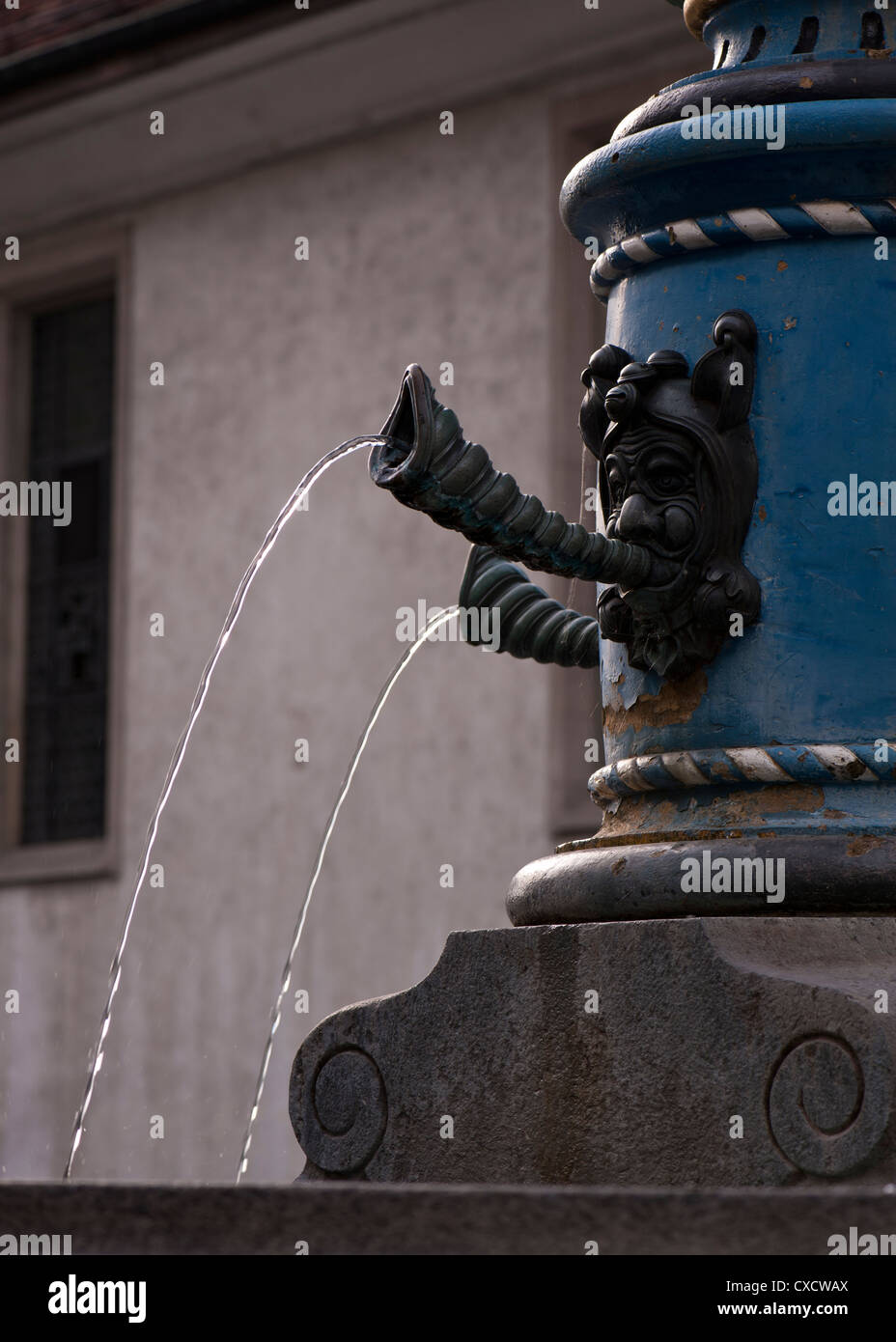 Parabola fountain hi-res stock photography and images - Alamy