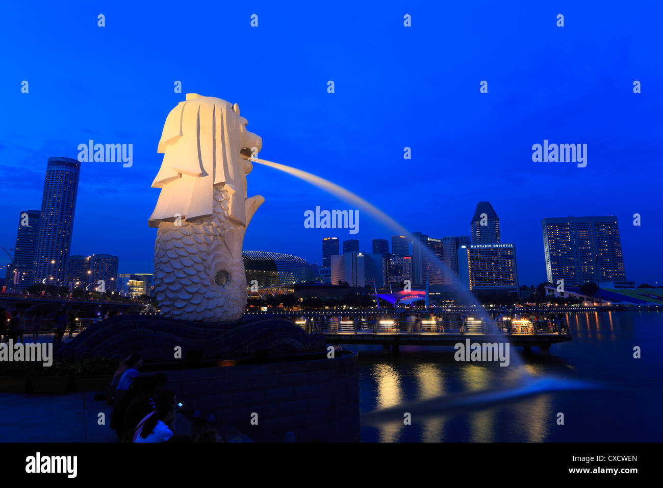 Night View of Marlion at Marina Bay Sands, Singapore Stock Photo - Alamy