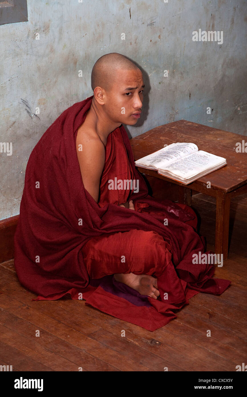 Buddhist monk monastery hi-res stock photography and images - Alamy