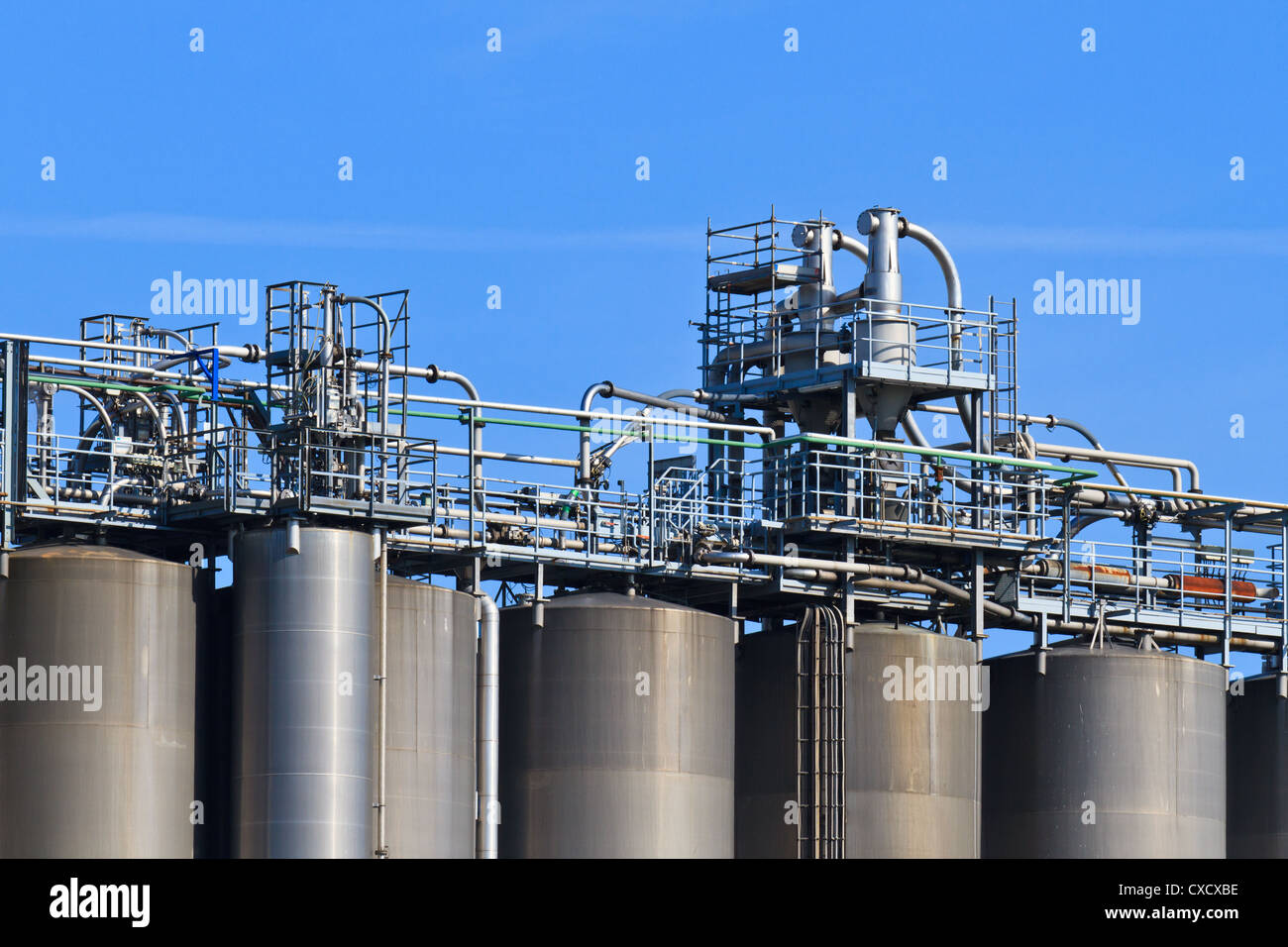 Oil and gas industry. Oil reservoir on a petrochemical plant Stock ...