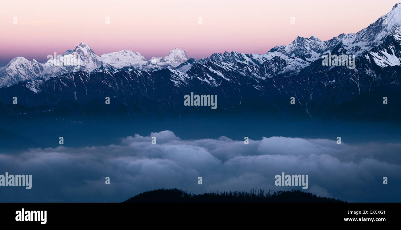 Stunning view of beautiful snow-capped mountains in the Himalayas at dawn, Nepal Stock Photo - Alamy