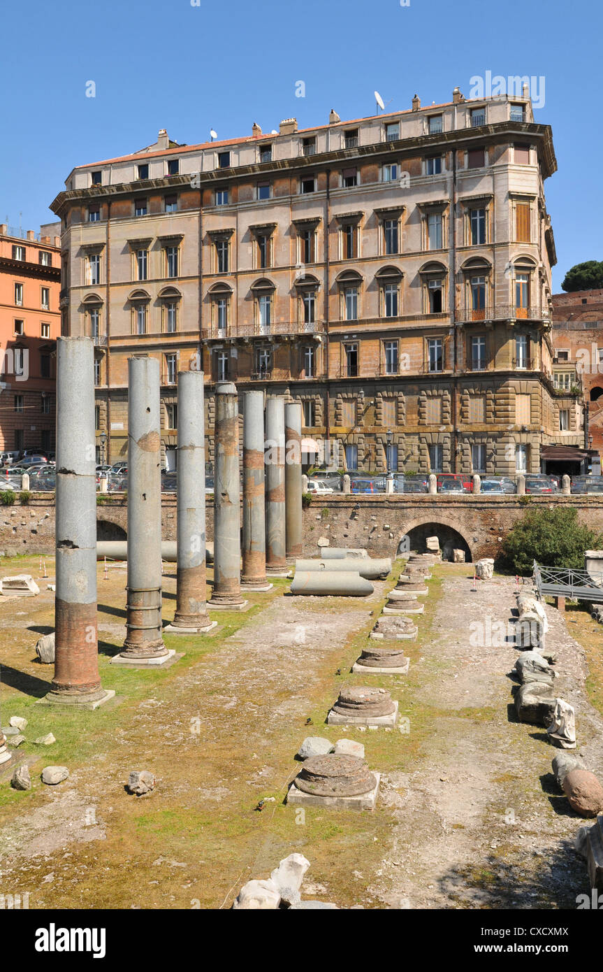Architecture of Roman vestiges in Rome, Italy Stock Photo - Alamy