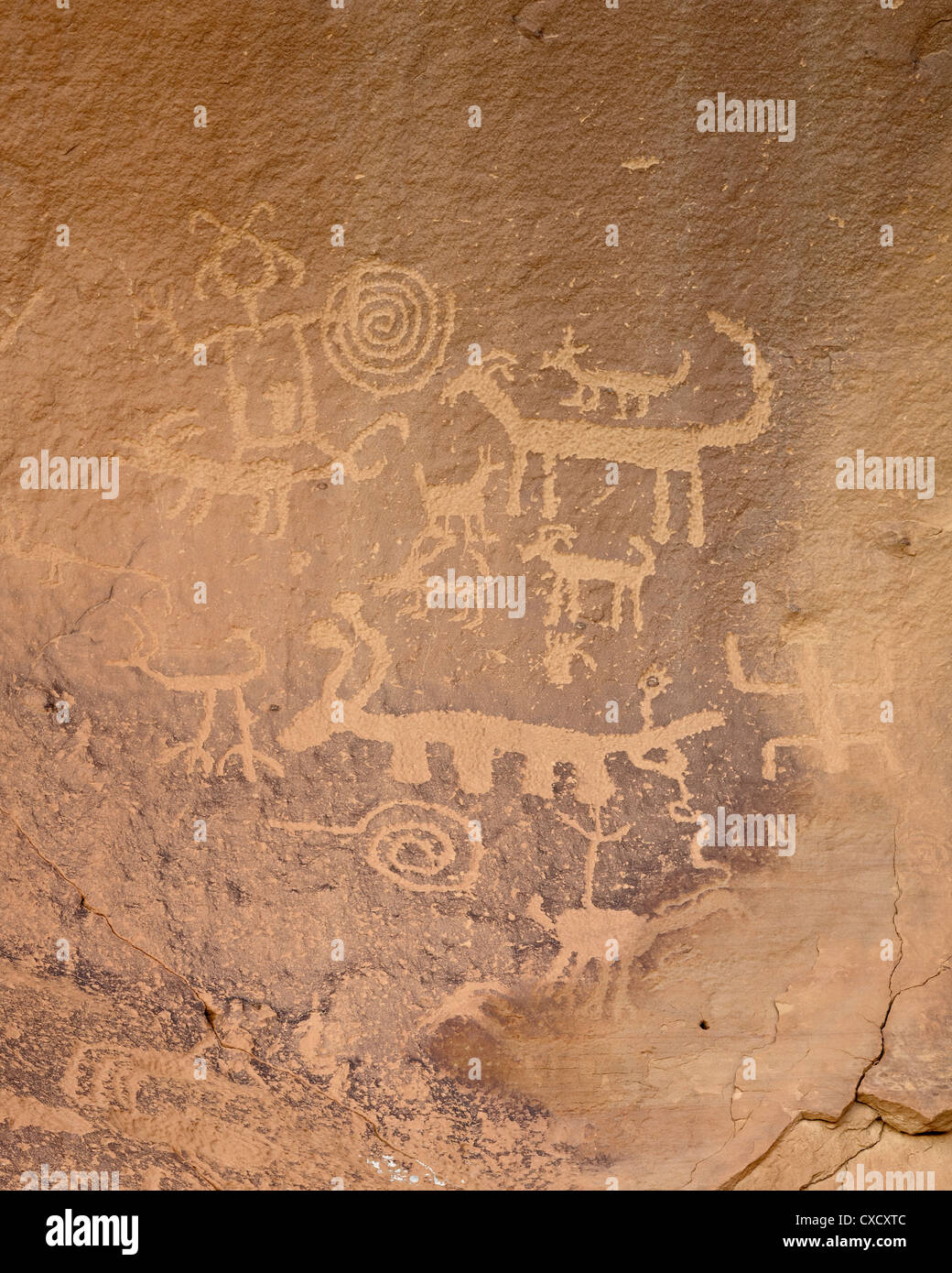 Petroglyphs near Una Vida, Chaco Culture National Historical Park ...