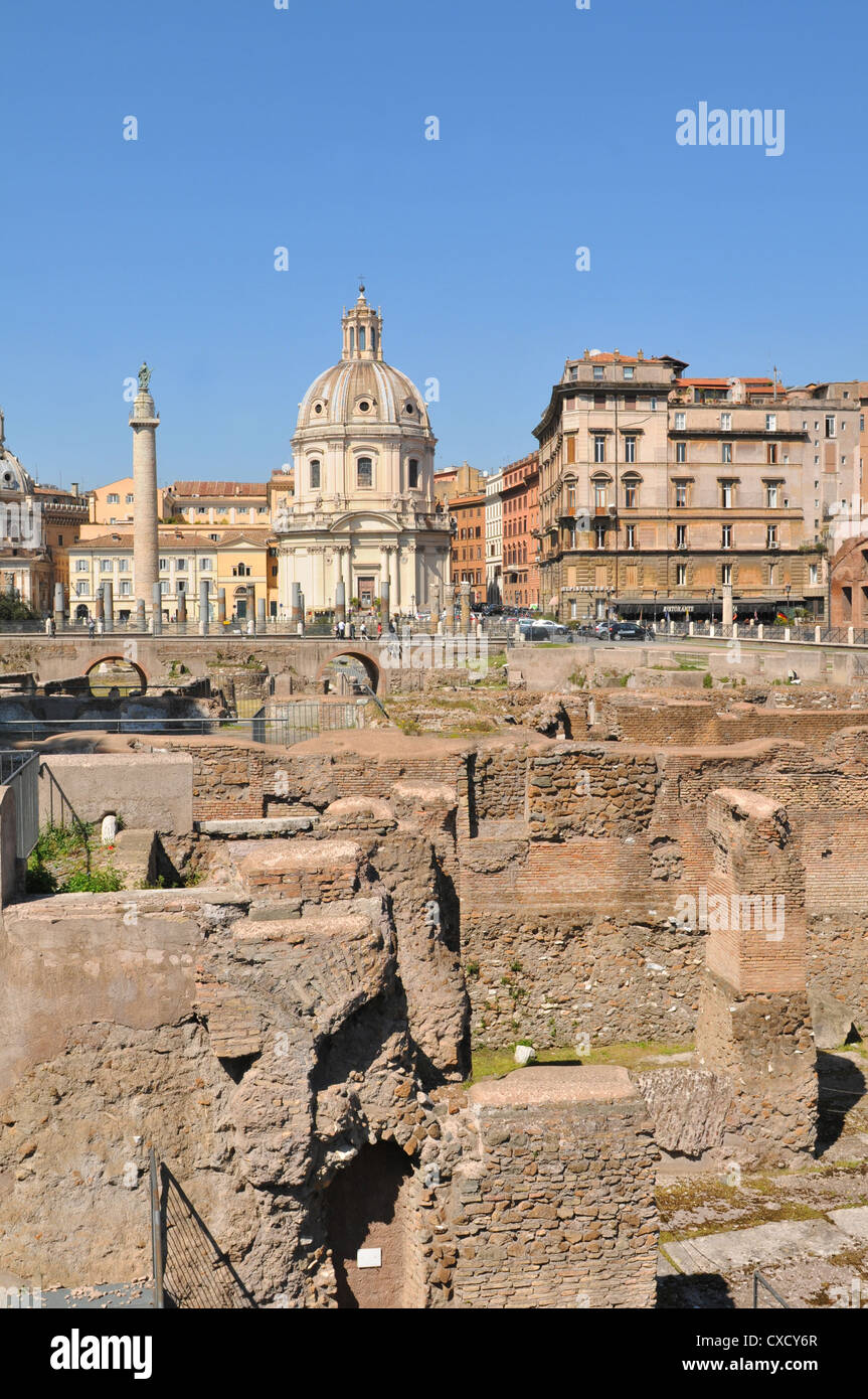 Architecture of Roman vestiges in Rome, Italy Stock Photo - Alamy