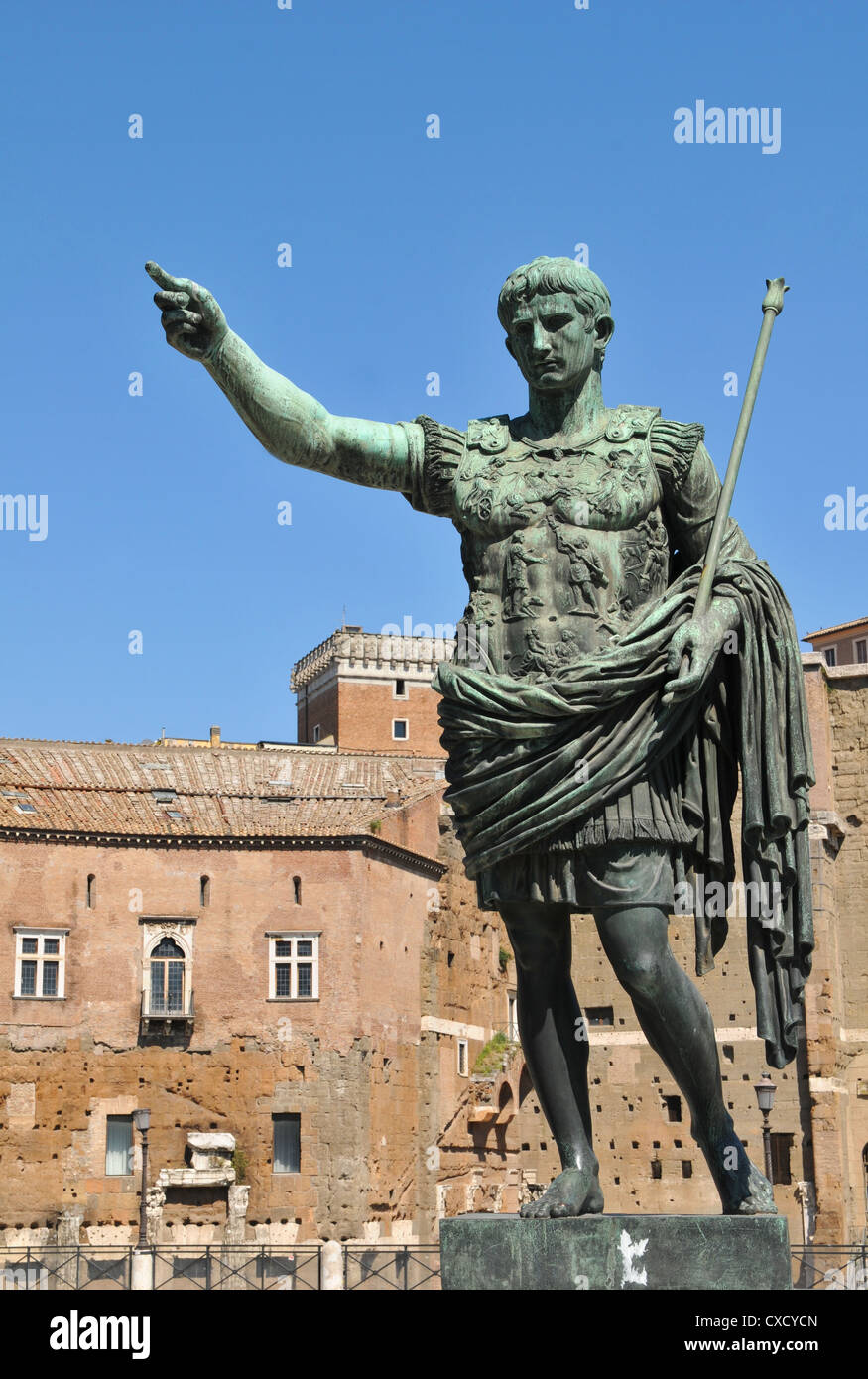 Architectural detail Roman emperor's statue in Rome, Italy Stock Photo ...