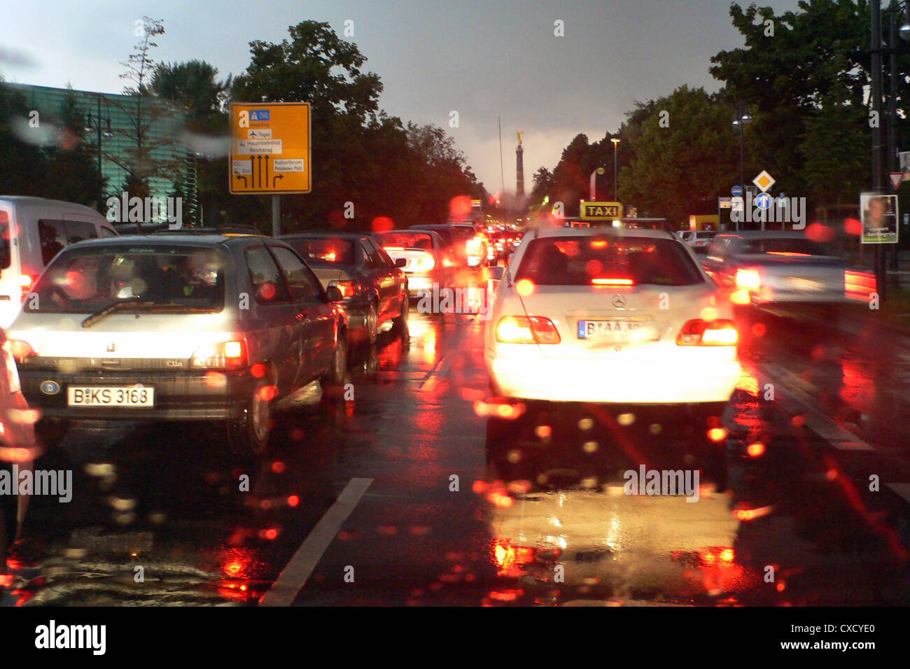 Symbol photo, poor visibility on the road Stock Photo - Alamy