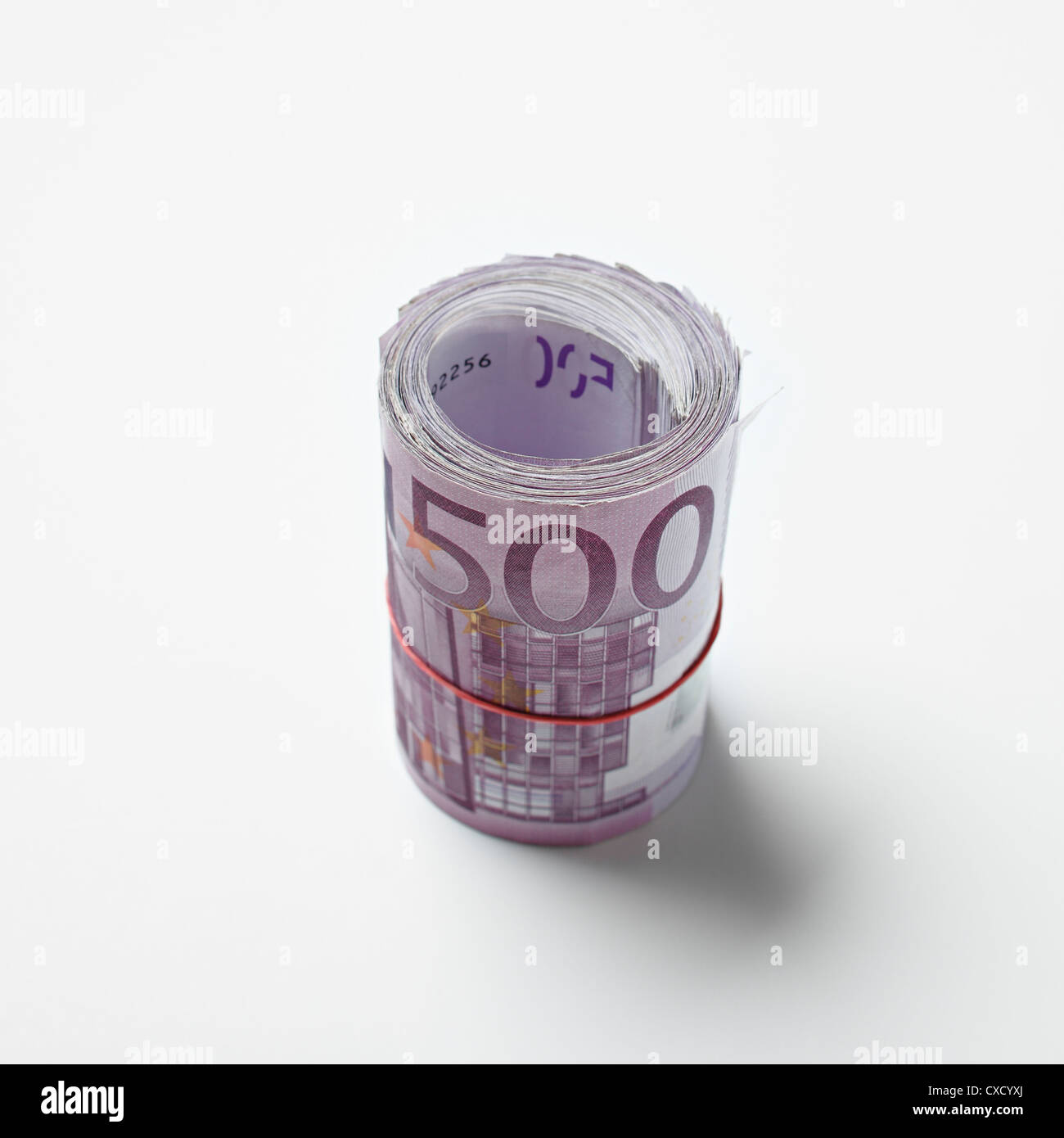 Bundle of 500 Euro bank notes held together with rubber band Stock ...
