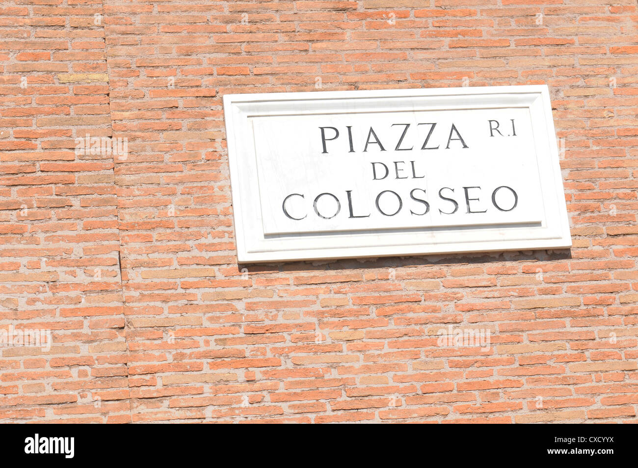 Street sign indicating Colosseum Square in Rome, Italy Stock Photo - Alamy
