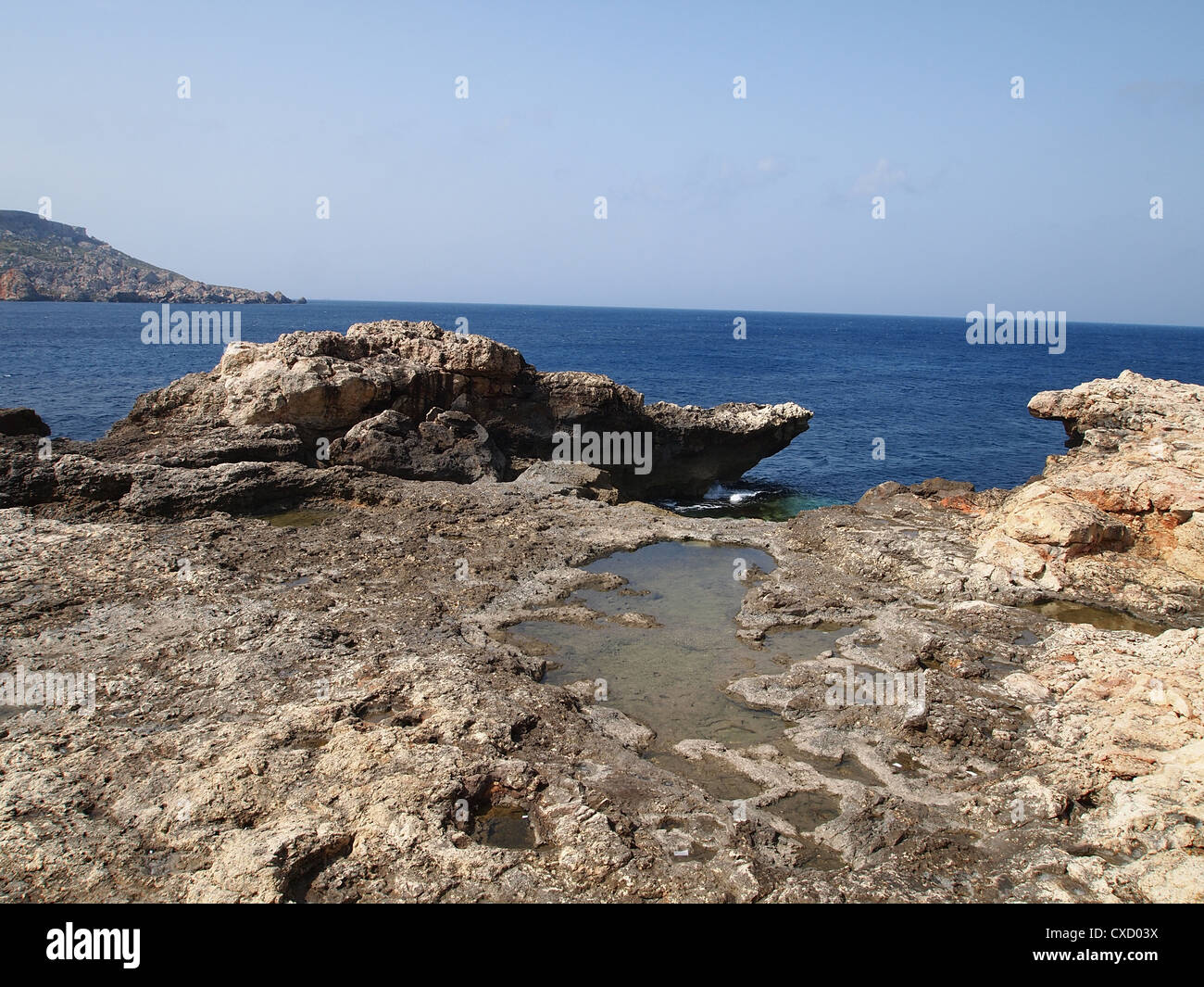 A rocky beach Stock Photo - Alamy