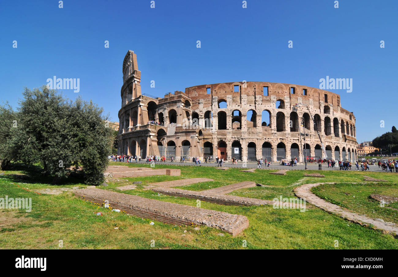 Architecture of the famous Colosseum in Rome, Italy Stock Photo - Alamy