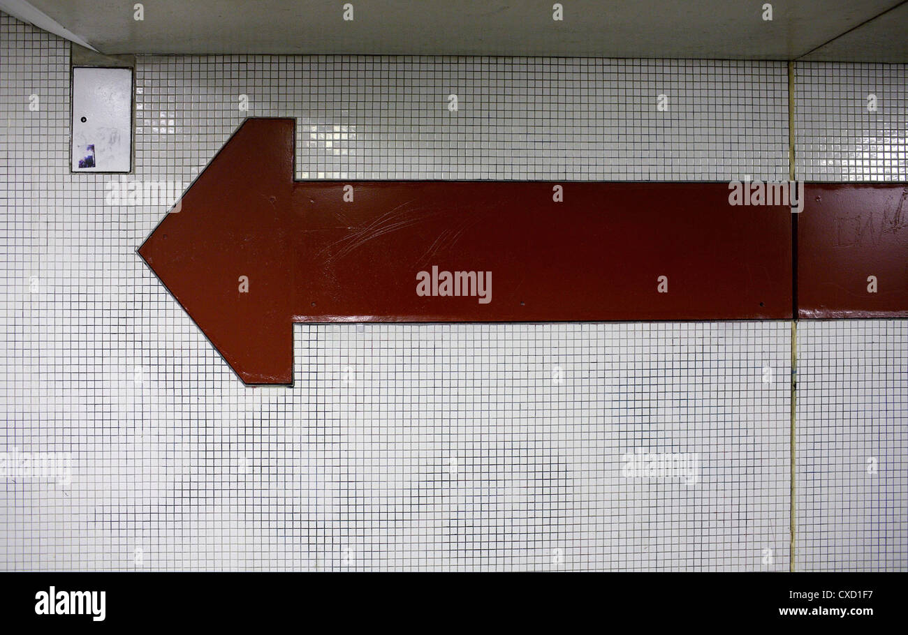 Red directional arrow hi-res stock photography and images - Alamy