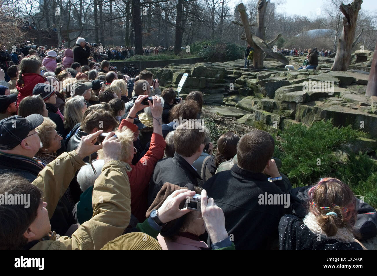 Crowd favorite hi-res stock photography and images - Alamy