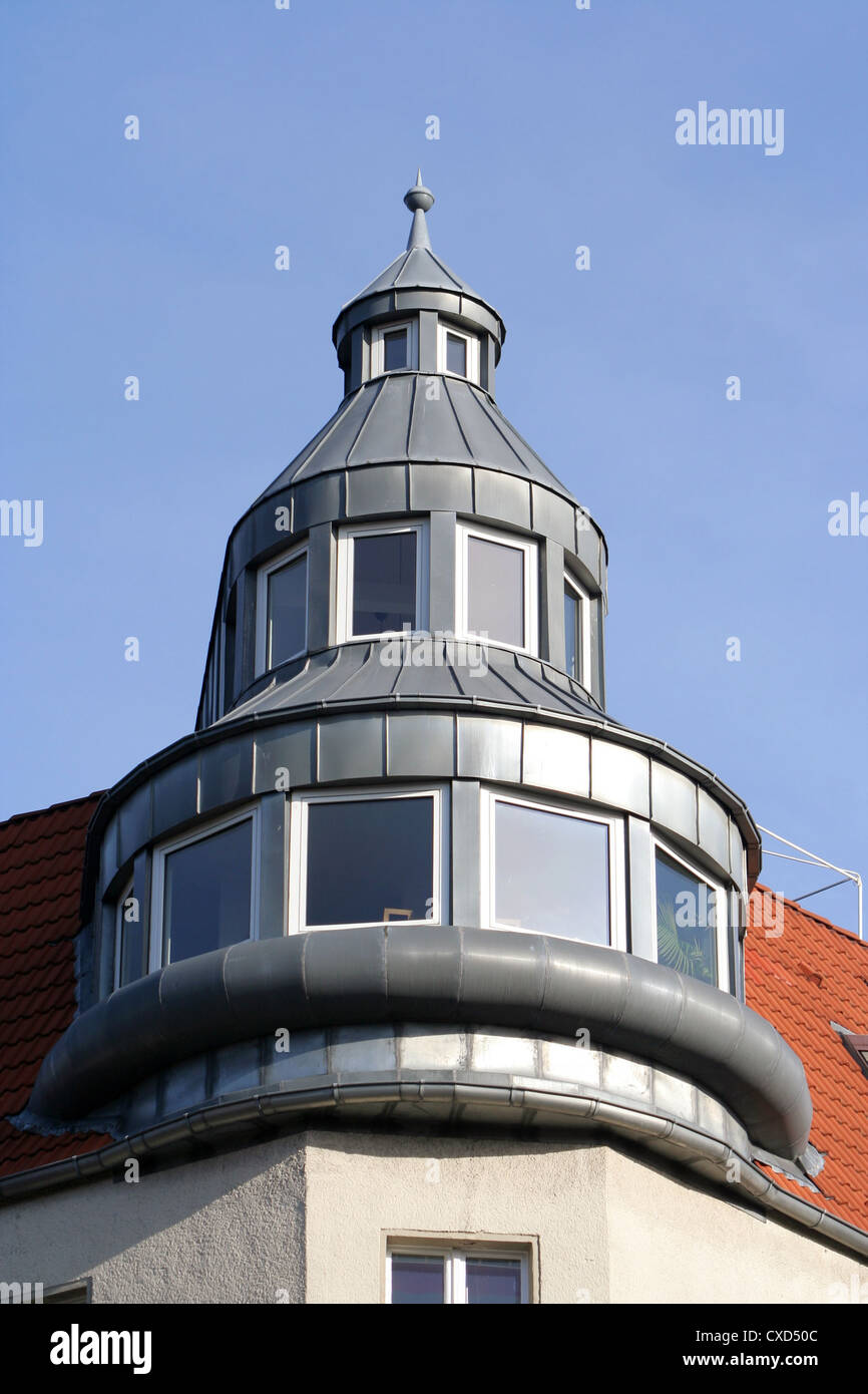 Corner oriel windows hi-res stock photography and images - Alamy