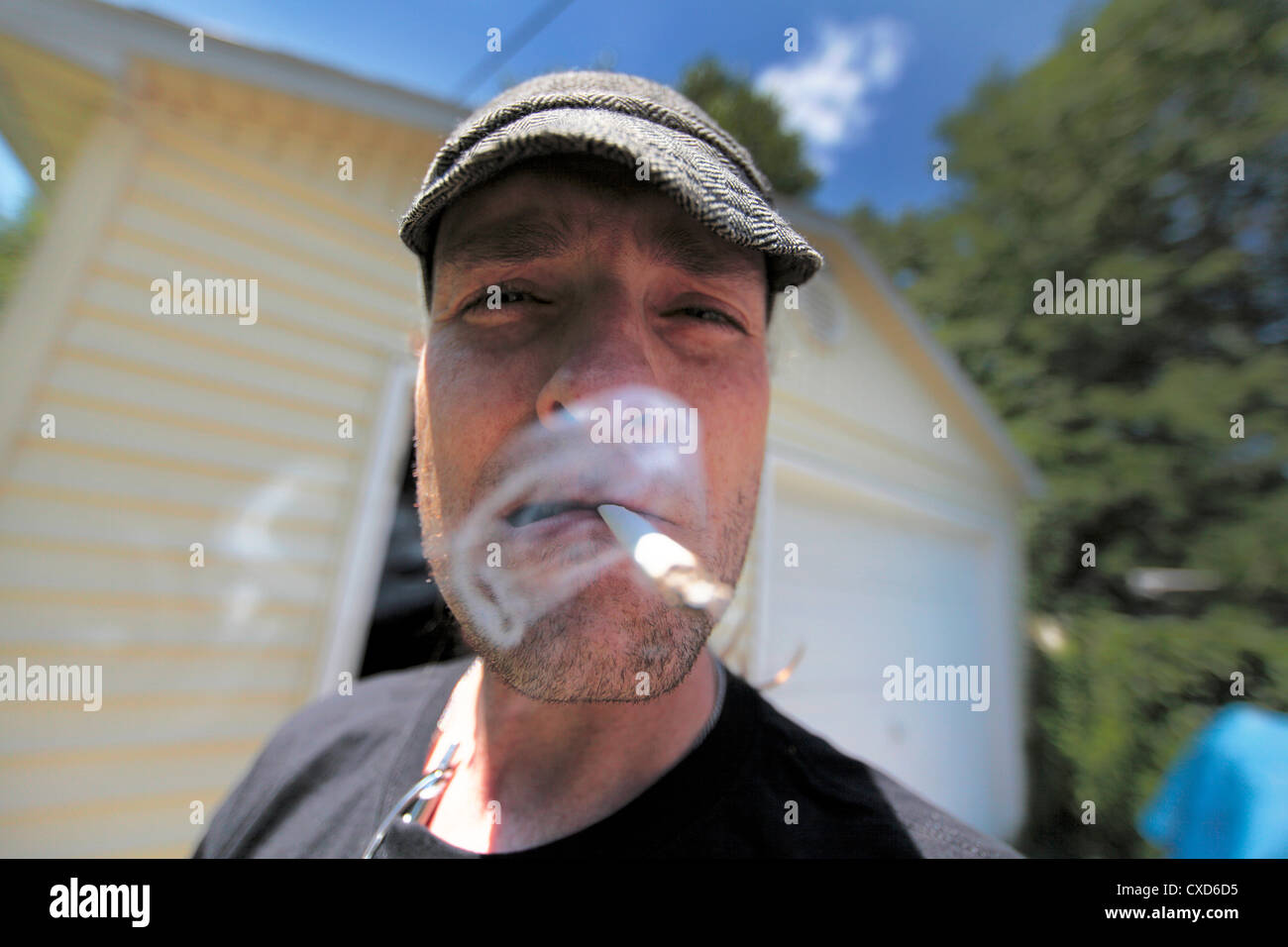 Man smoking hand-rolled cigarette Stock Photo - Alamy