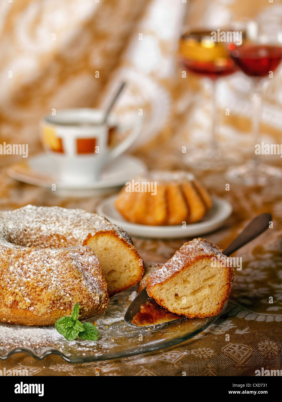 Sponge ring cake Stock Photo - Alamy