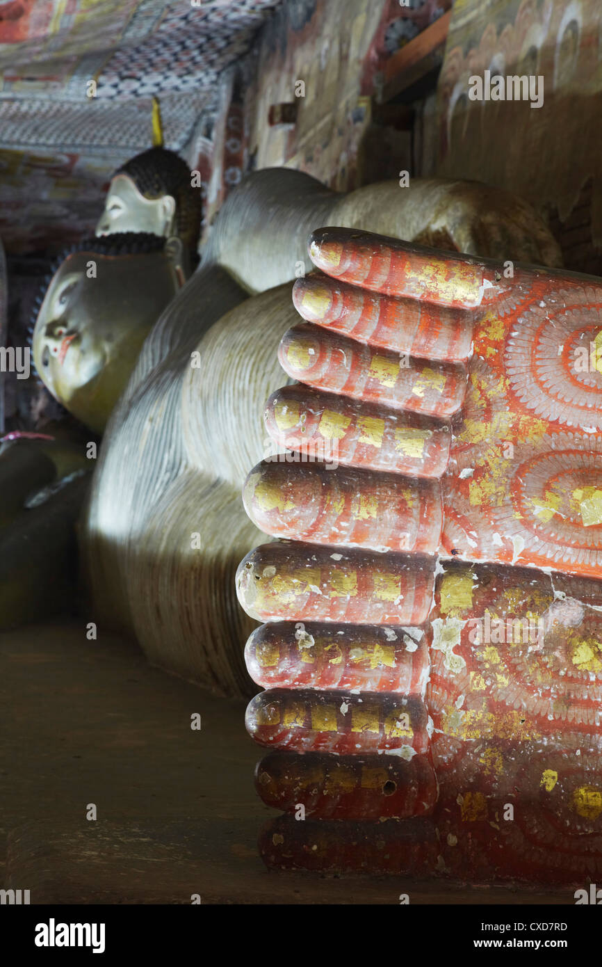 Reclining Buddha statue in Cave 2 of the Cave Temples, UNESCO World ...