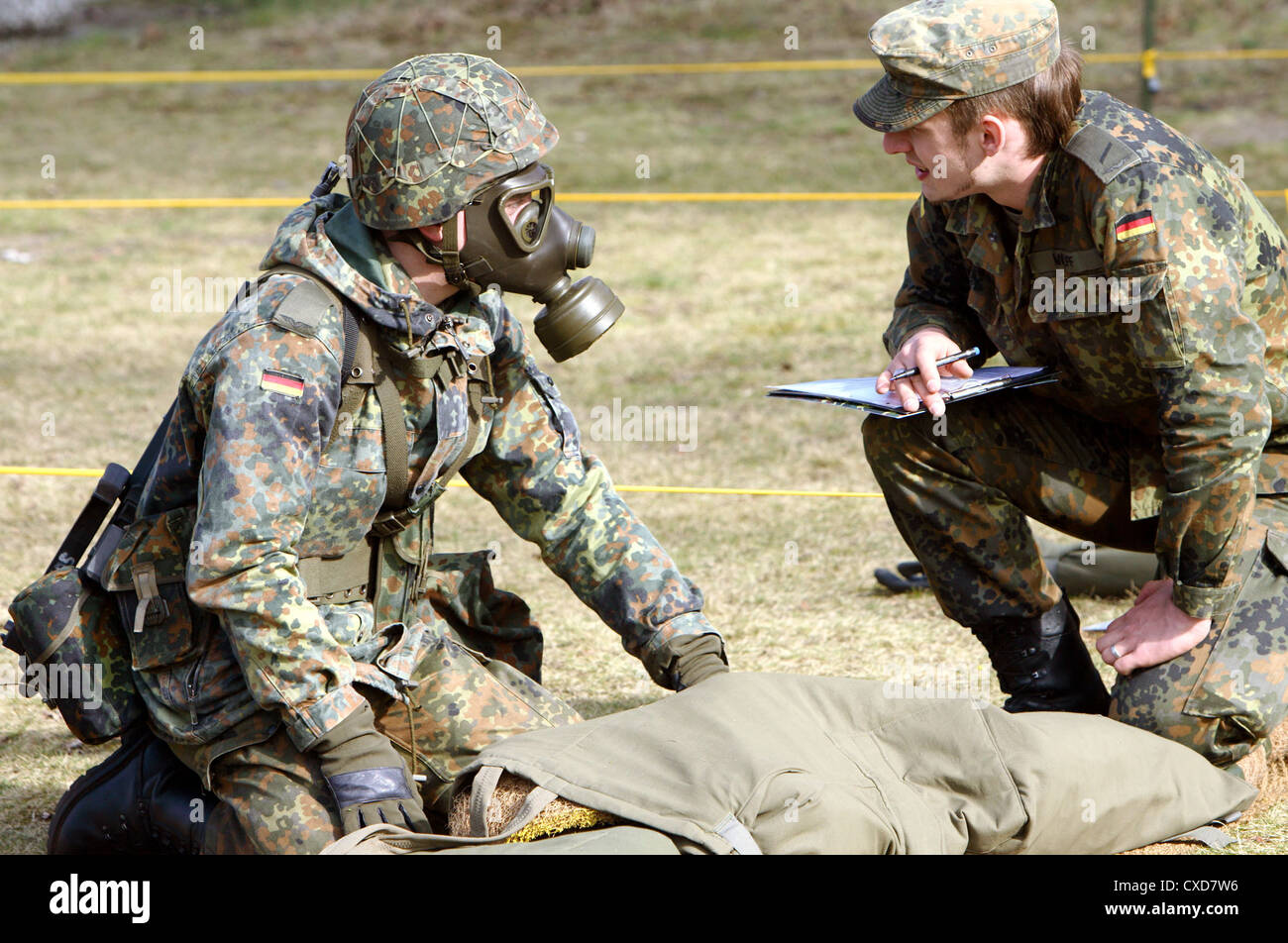 Basic training in the army Stock Photo - Alamy