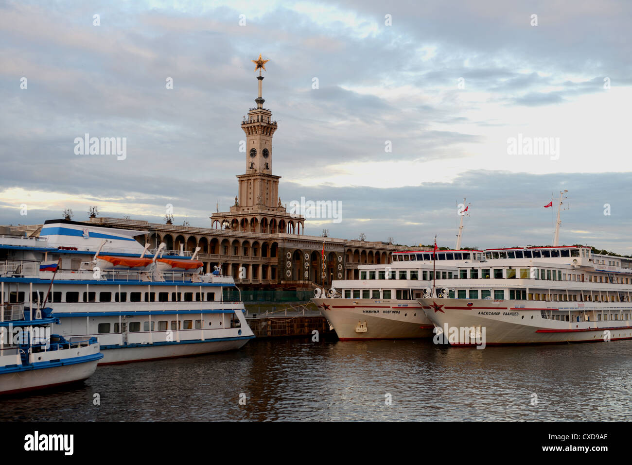 Moscow river river cruise ships hi-res stock photography and images - Alamy