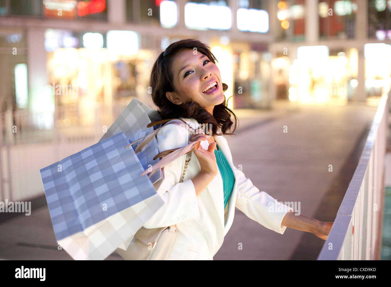 Young woman go shopping Stock Photo - Alamy