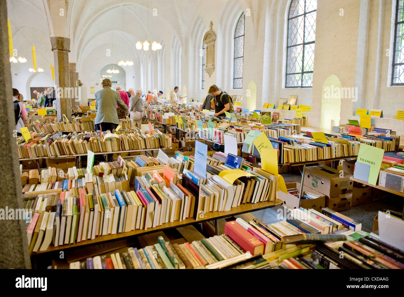 Old book market hi-res stock photography and images - Alamy