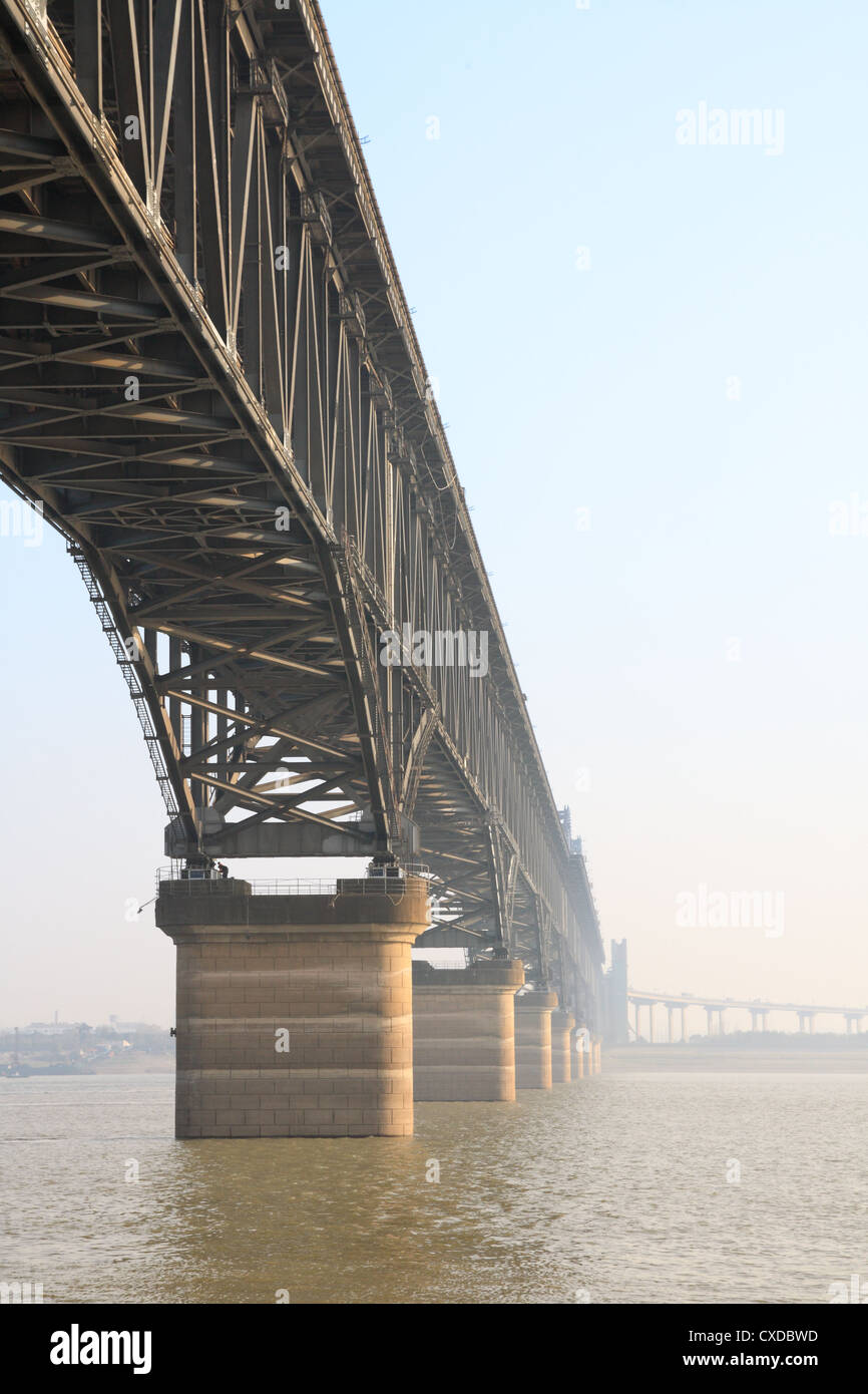 jiujiang yangtze bridge Stock Photo - Alamy