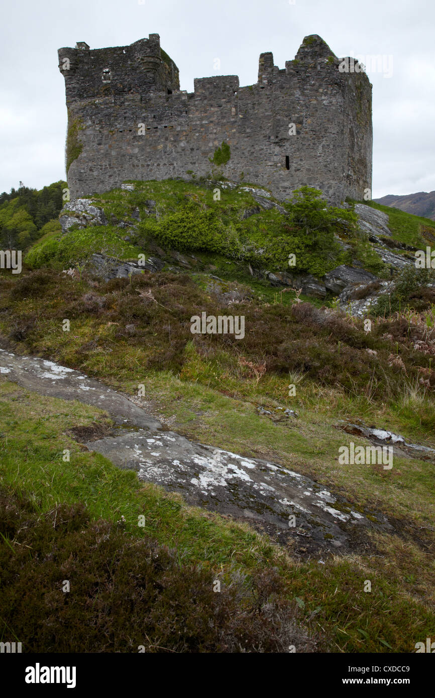 Castle tioram hi-res stock photography and images - Alamy