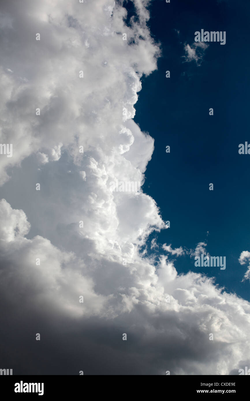 Edge of the cloud hi-res stock photography and images - Alamy