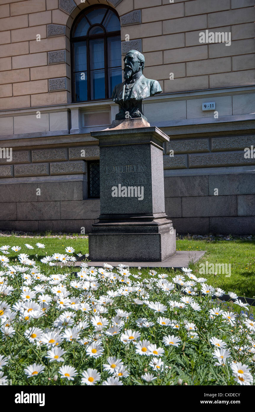 The sculpture of Leo Mechelin at the House of the Estates by artist ...