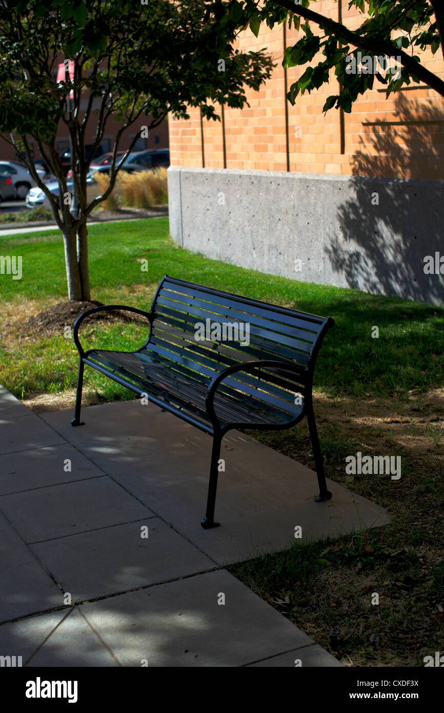 Shady sidewalk hi-res stock photography and images - Alamy