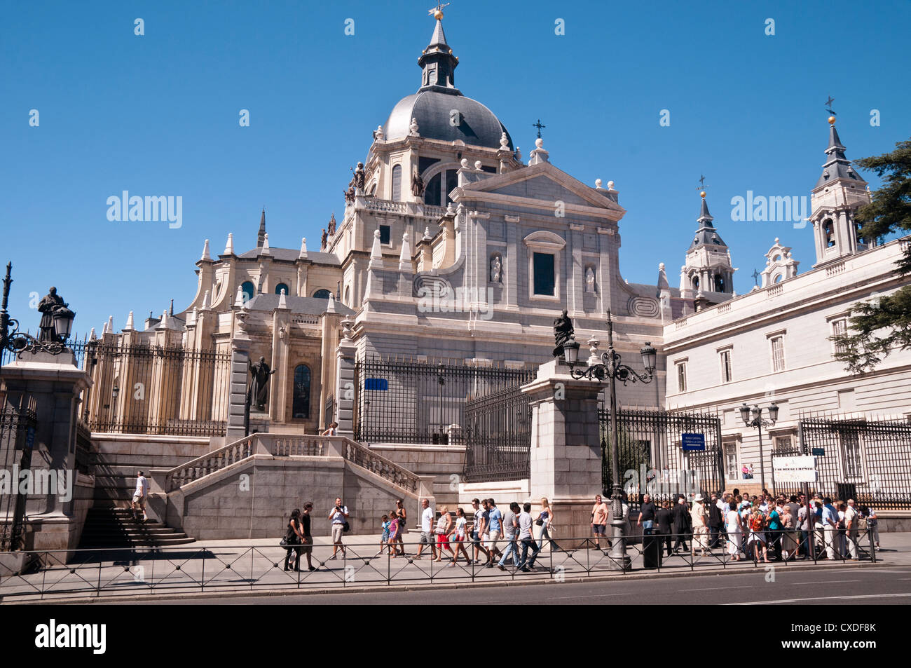 Catedral de nuestra senora de almudena hi-res stock photography and ...