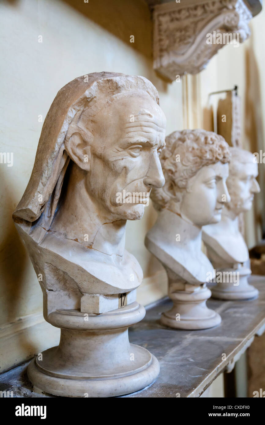 Ancient busts hi-res stock photography and images - Alamy