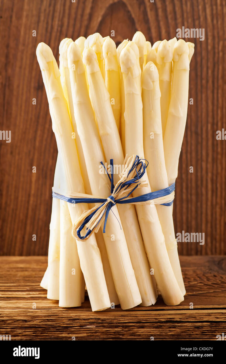 Bunch white asparagus spargel hi-res stock photography and images - Alamy