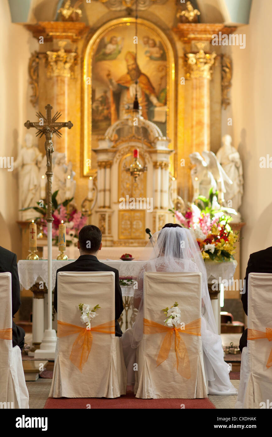 Bride And Groom Altar Stock Photos & Bride And Groom Altar Stock Images ...