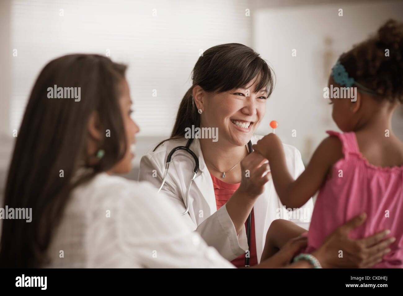 Doctor giving patient lollipop hi-res stock photography and images - Alamy