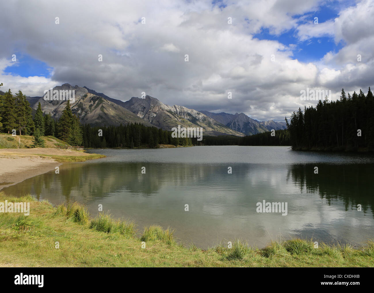 Johnson Lake, Banff Alberta Canada Stock Photo - Alamy
