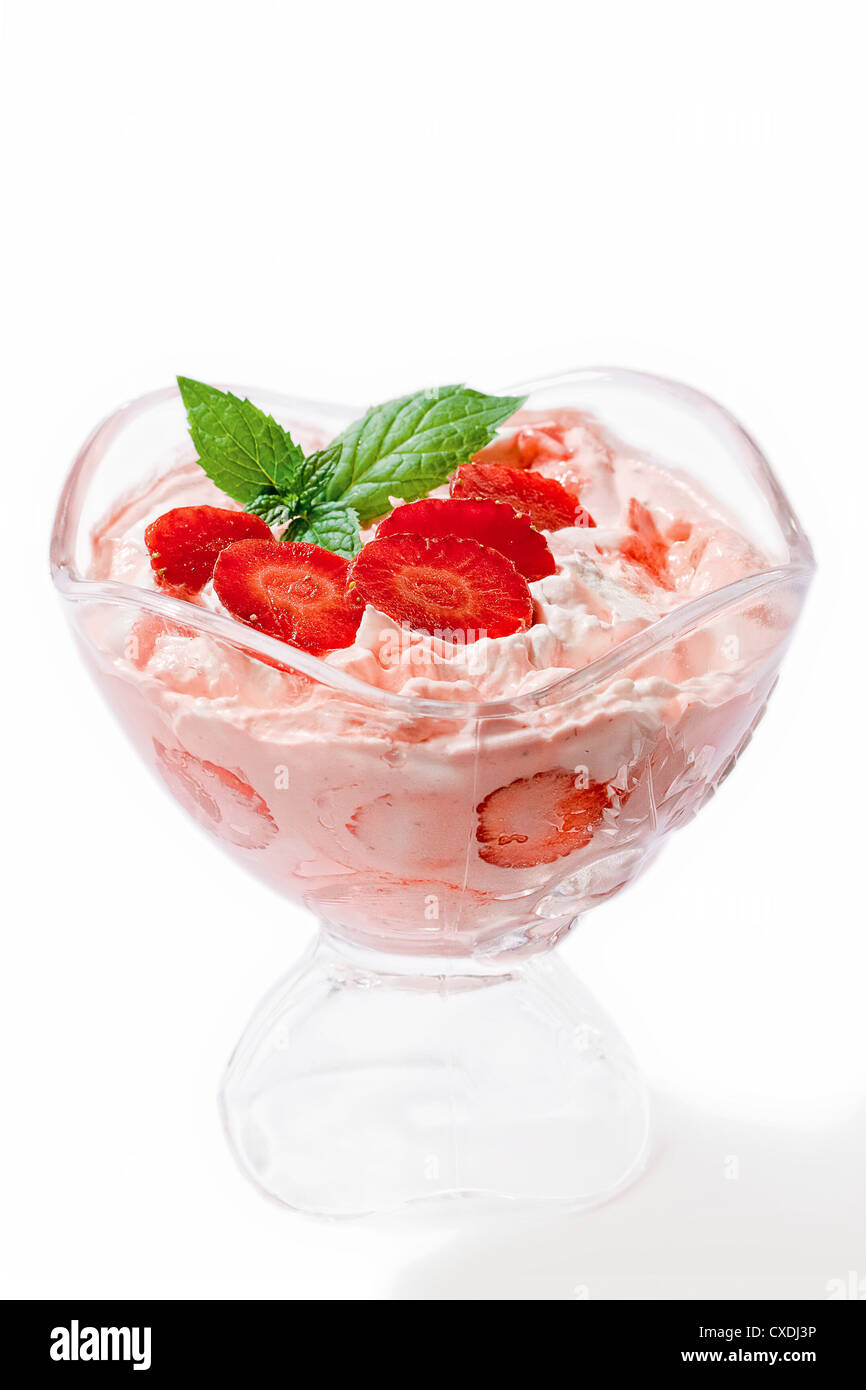 Cup ice cream strawberry hi-res stock photography and images - Alamy