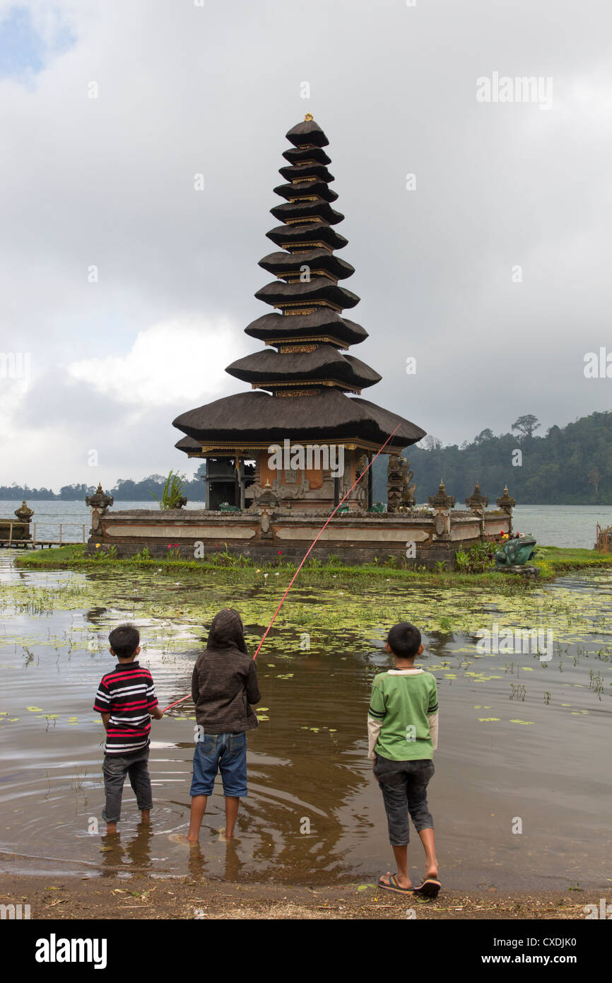 Pura Ulun Danu Bratan (Hindu-Buddhist Temple) - Candi Kuning - Bali ...