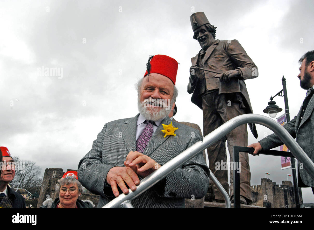 Sir Anthony Hopkins returns to his native Wales to unveil a bronze ...