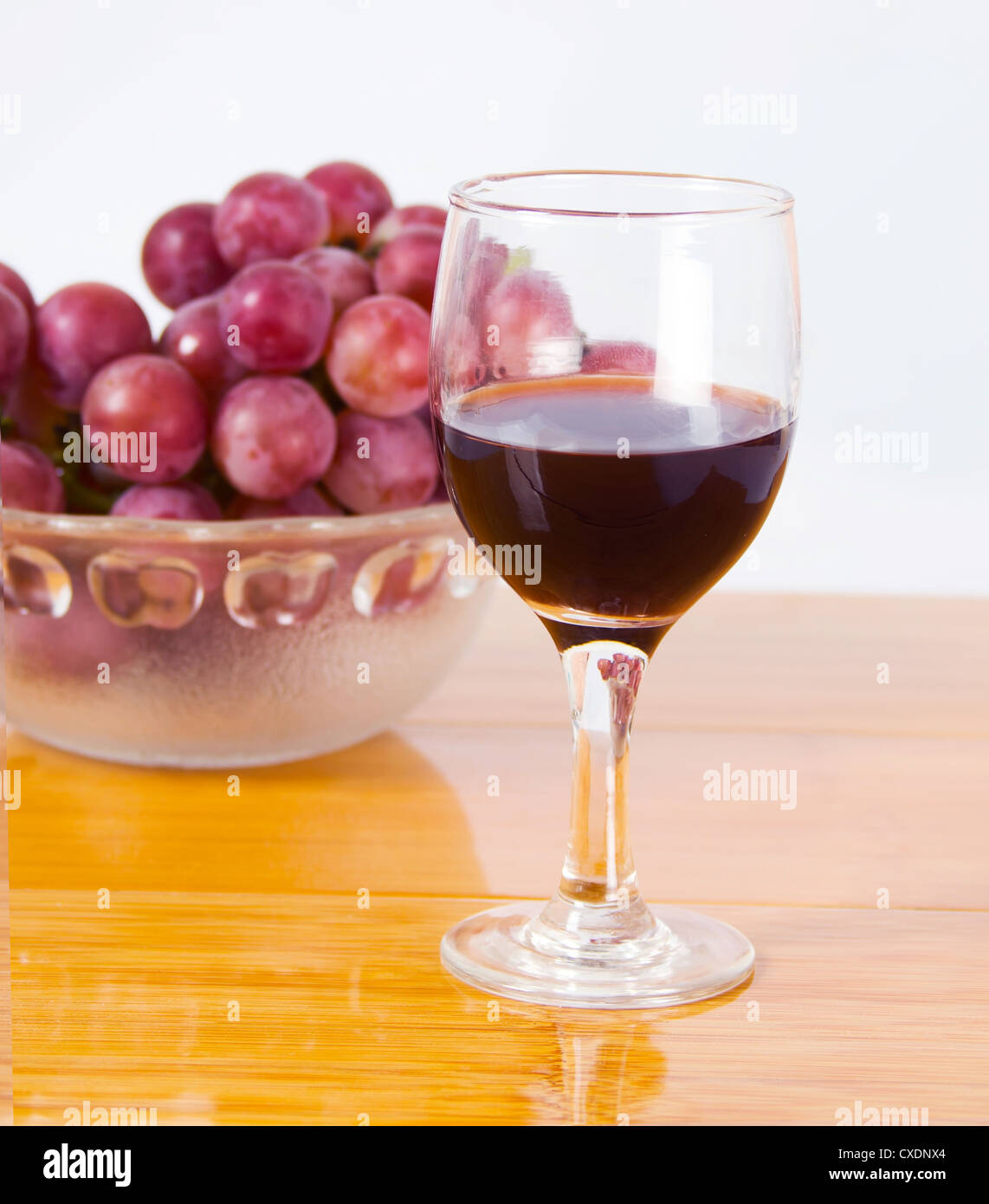 Fresh grapes and loading wine goblet Stock Photo - Alamy