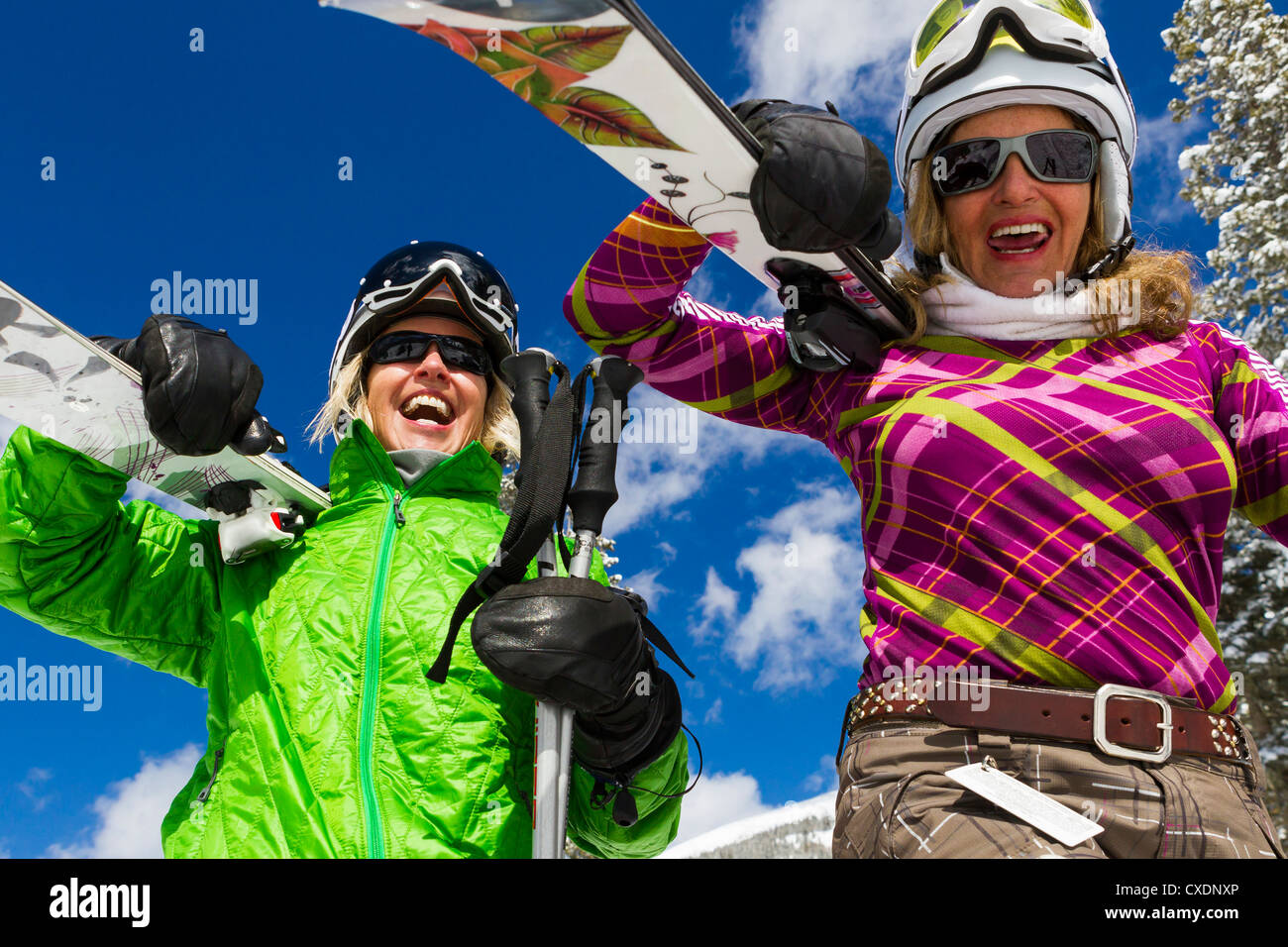 Blonde woman skiing hi-res stock photography and images - Alamy