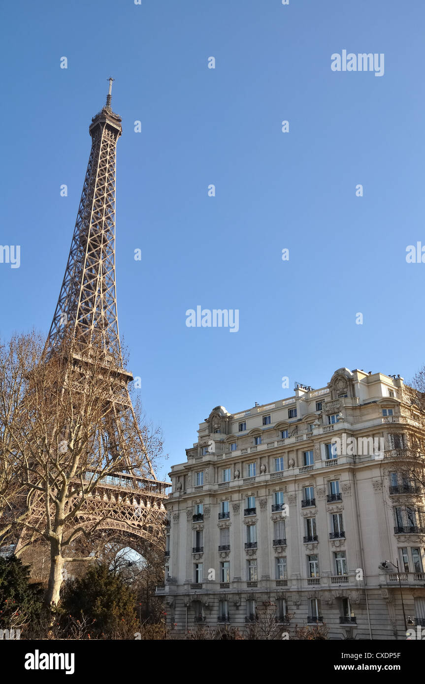 Paris building tower hi-res stock photography and images - Alamy