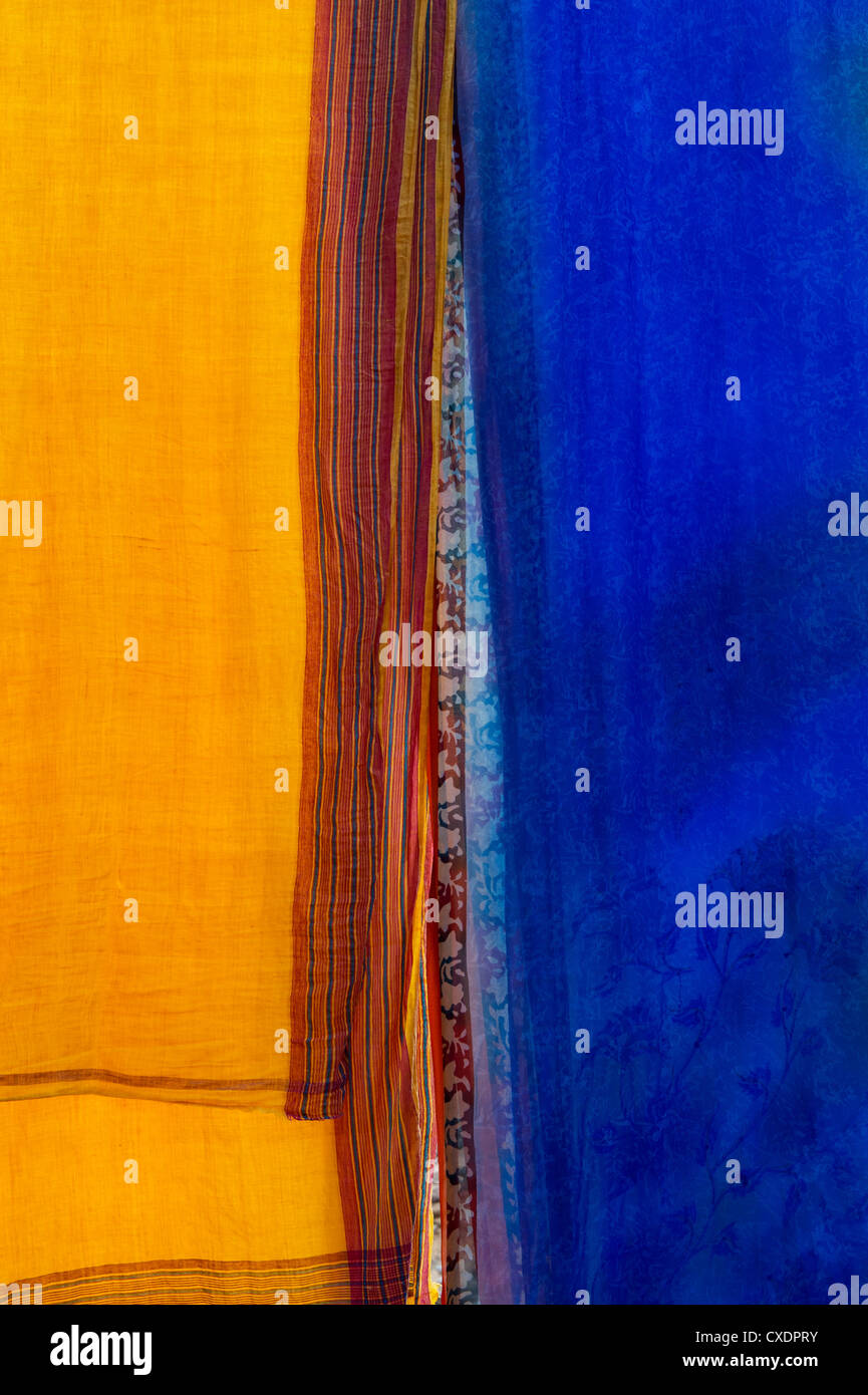 Indian sari material on a washing line. India Stock Photo - Alamy
