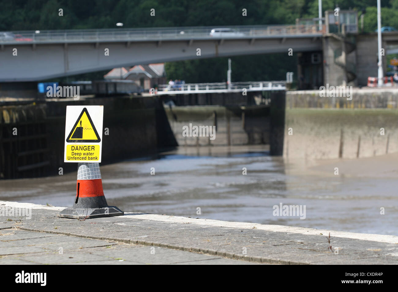 Edge sign hi-res stock photography and images - Alamy