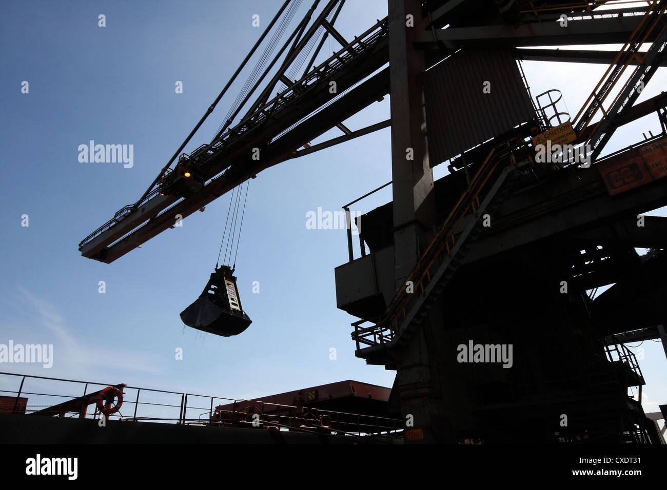Dockside unloader for bulk coal and ore shipments Stock Photo - Alamy