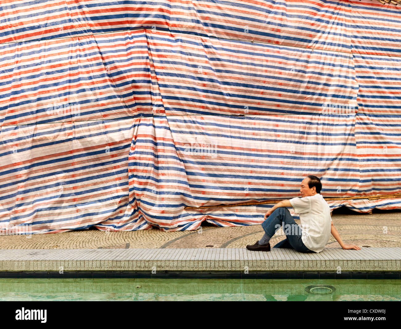 Tarp pool hi-res stock photography and images - Alamy