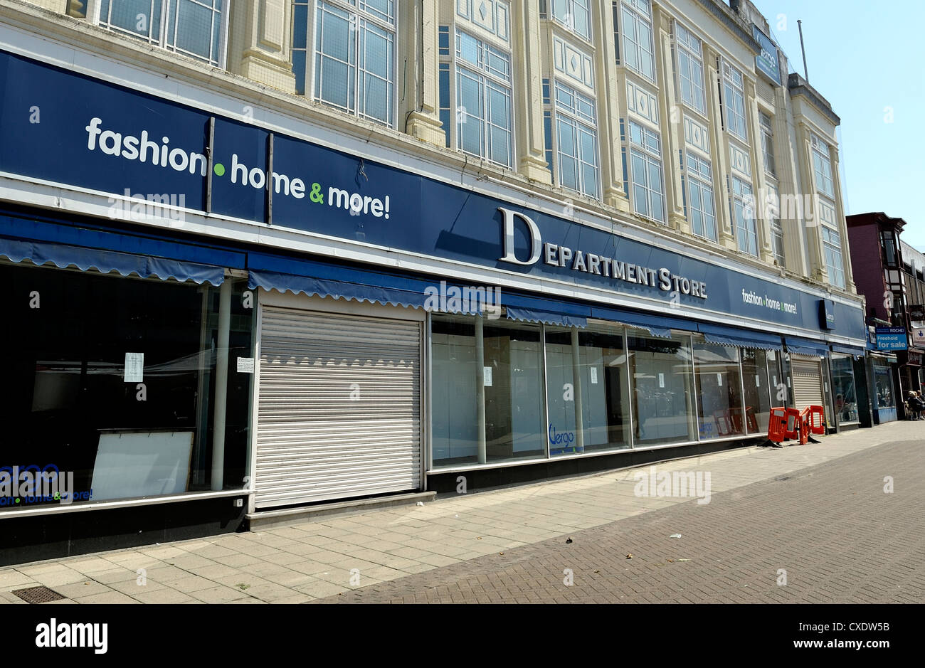 High street store closed hi-res stock photography and images - Alamy