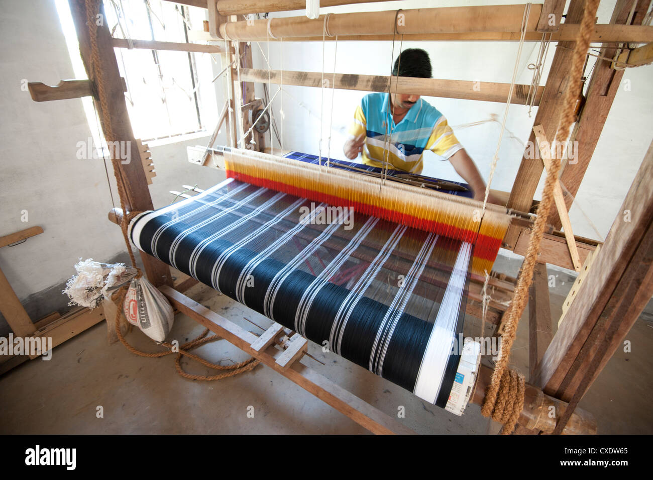 Man Weaving Loom High Resolution Stock Photography and Images - Alamy