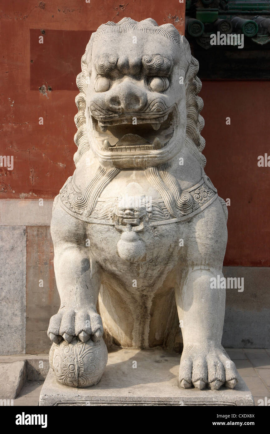 Beijing, Loewe guarded entrance Stock Photo - Alamy