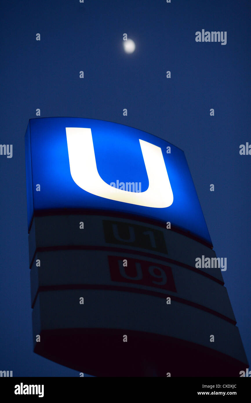 Subway neon sign hi-res stock photography and images - Alamy