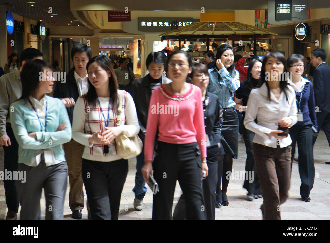 Beijing, women at a shopping mall Stock Photo - Alamy